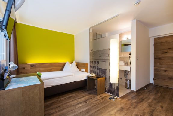 Rooms - Basic Hotel